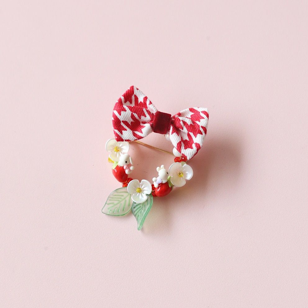 JT Ichigo Ribbon Brooch – Jasmine Tease